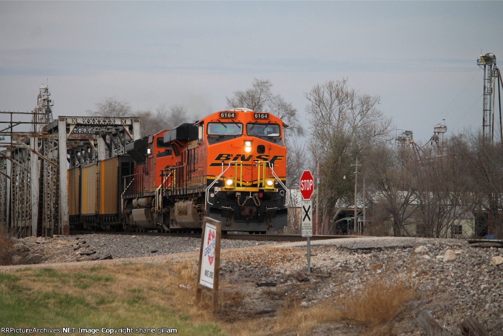BNSF 6164 leads a coal load sb out of old monroe.